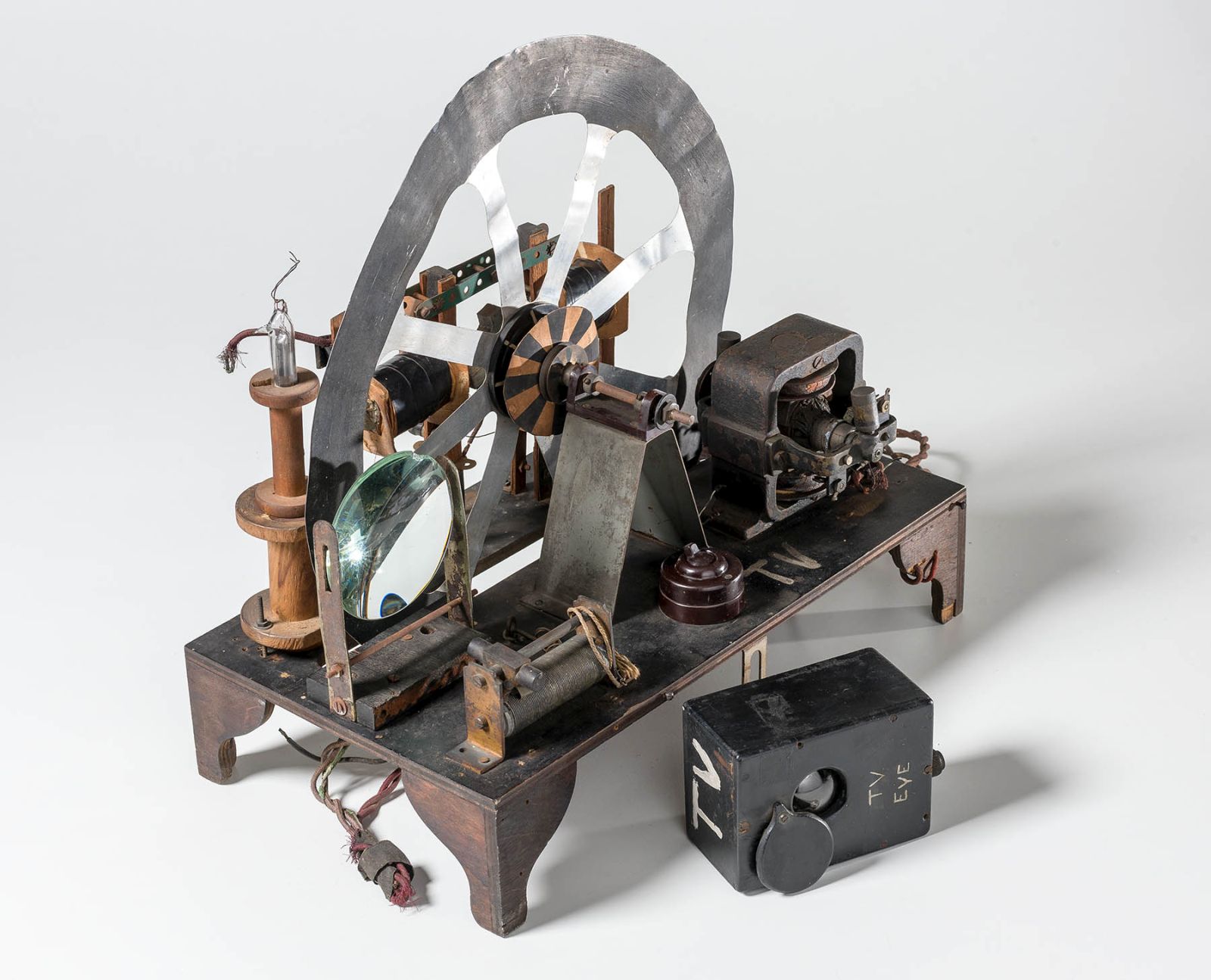 Tune in to early TV transmission in Queensland – Queensland Museum Blog