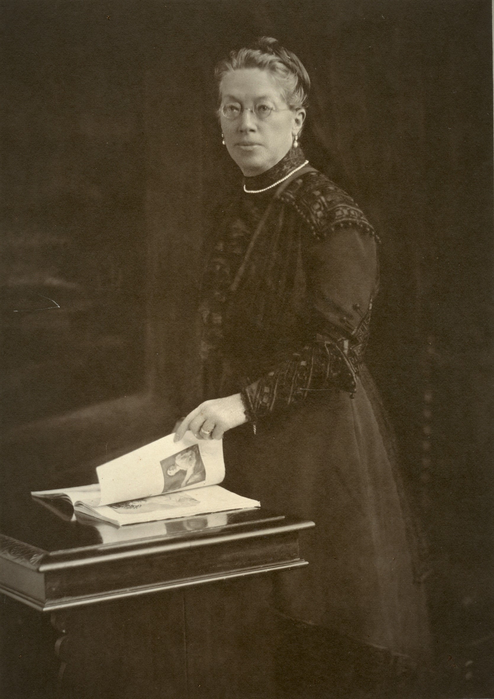 The women of Cobb & Co – Queensland Museum Blog